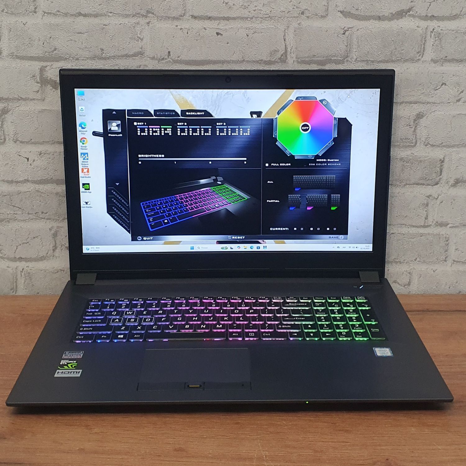 Купити БВ Ігровий ноутбук Clevo N870HK 17.3" FHD / Intel Core i7-7700HQ ...